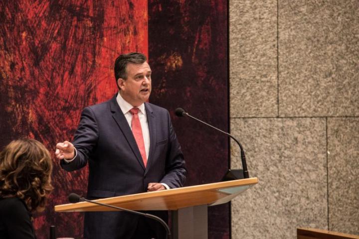 Roemer: 'Government is shirking responsibility for reception of ...